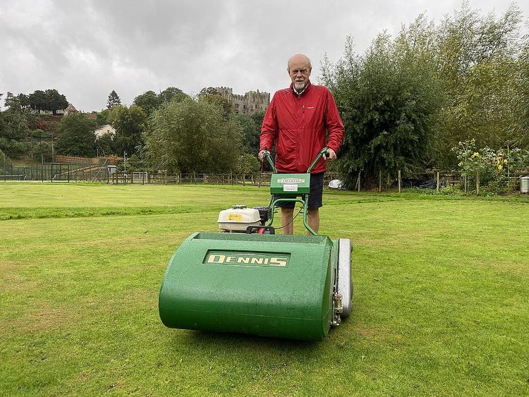 Dennis FT Range Professional Cylinder Mowers | Dennis Mowers